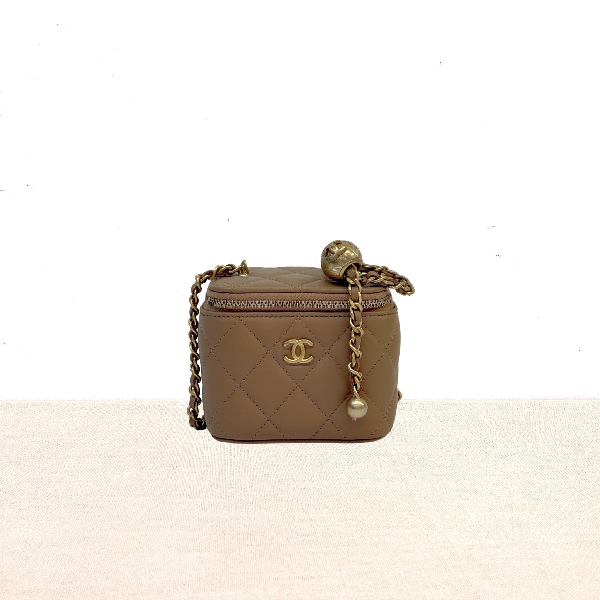 [ Unused ] *Chanel mini box with gold ball - beige - sozoluxury